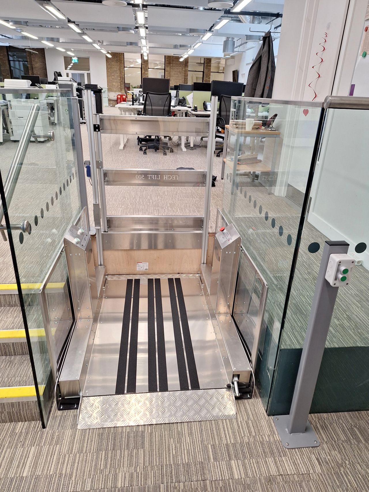 New installation Tech Lift 500 with a door – TechLine